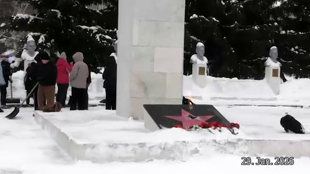 Беково.на Тереторий Мемориал Славы Живым-Героям.Ученики школы №1.Чистят Снег.29 января 2026 год