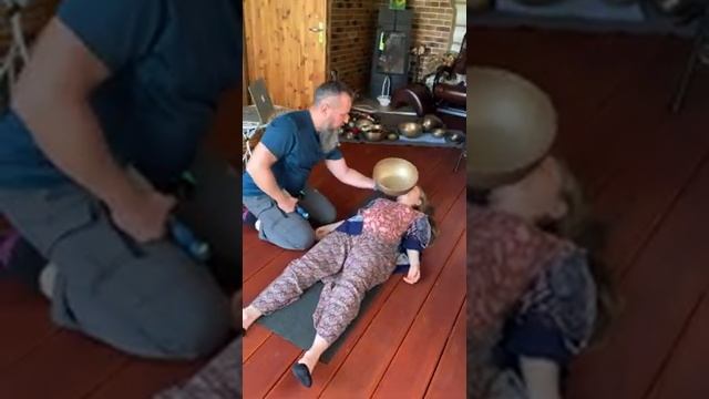 Звукотерапия с Поющими Чашами в Бане 27-28 августа 2022 семинар-практикум Виктор Огуй