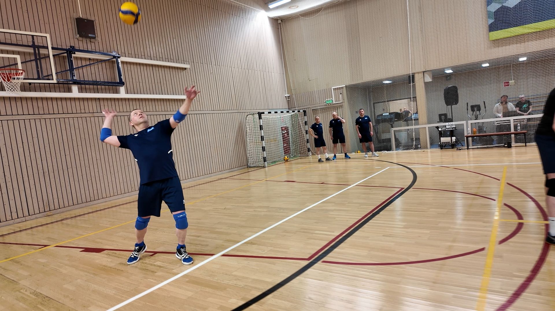 СПОРТ – ВСЕМУ ГОЛОВА / В культурно-спортивном комплексе Ямбурга ни дня без движения