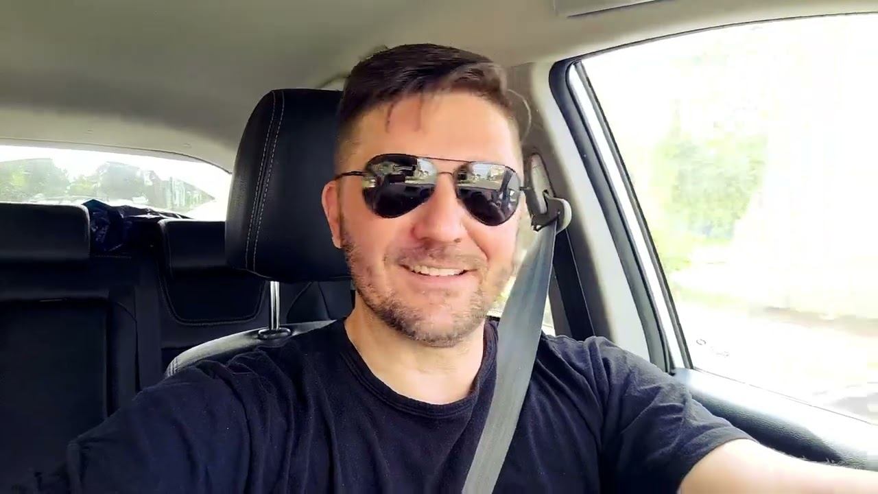 Неожиданная встреча с ретро-авто на дороге!