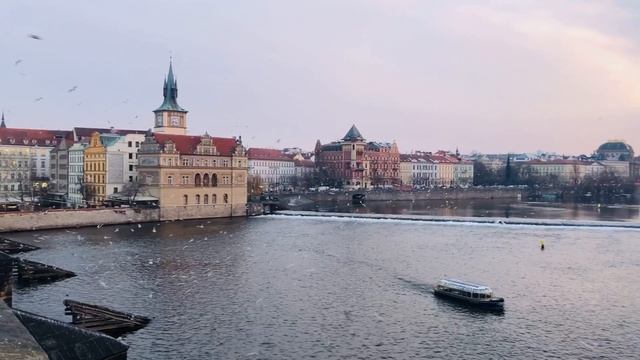 Закат на реке Влтава в Праге