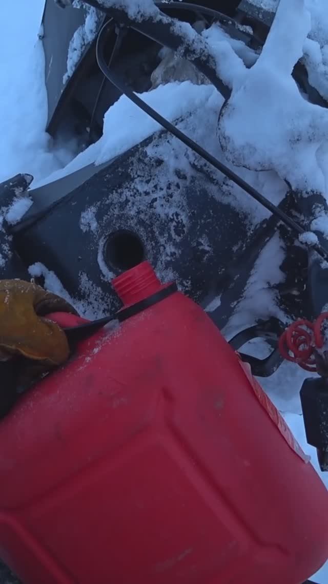 🚐  🔥  Возвращение легенды: первая попытка завести заброшенный снегоход