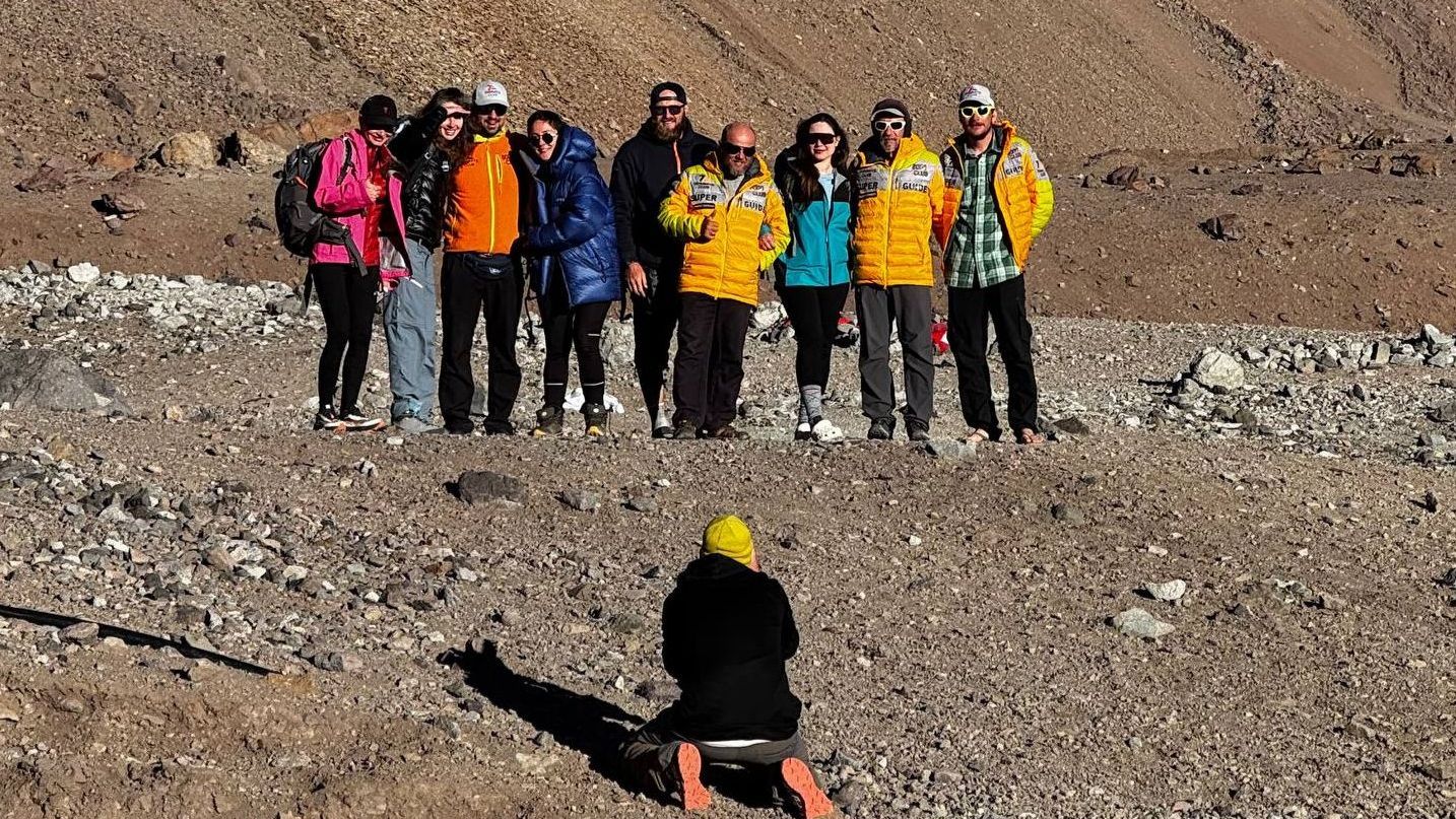 Группа Клуба 7 Вершин  "Мальбеки" спустилась в базовый лагерь Пласа де Мулас и вылетает в Мендосу