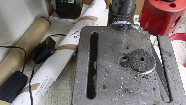 Биметаллическая коронка в деле, вырезаем швеллер.