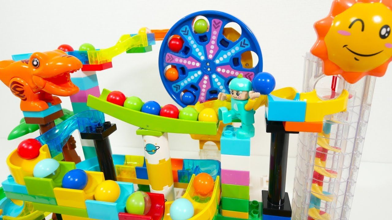 СТРОИМ ГОРКУ ДЛЯ ШАРИКОВ С КАРУСЕЛЬЮ КАТАЕМ ШАРИКИ ДЛЯ ДЕТЕЙ ДЕТСКИЙ КАНАЛ ИГРАЛКИ-ЗАЛИПАЛКИ