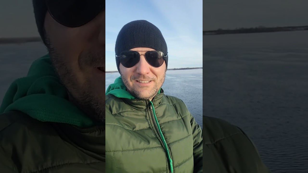 Экстремальные увлечения. Зимняя рыбалка во время ледохода на Волге. #шортс