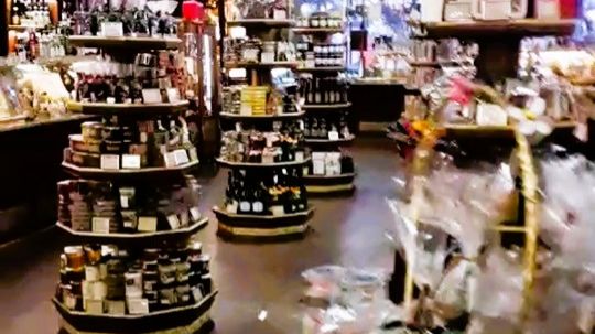 Елисеевский гастроном. Как оформлен торговый зал внутри