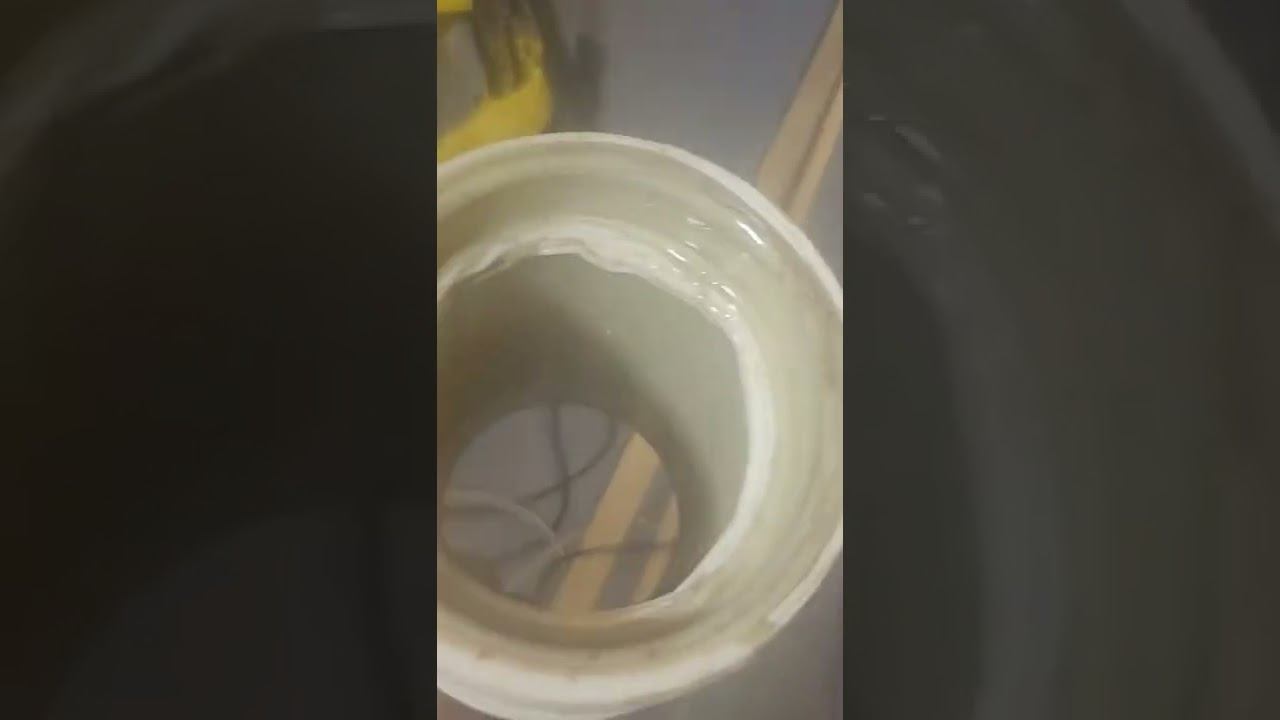 Сварка полипропиленновой трубы и муфты при помощи строительного фена.