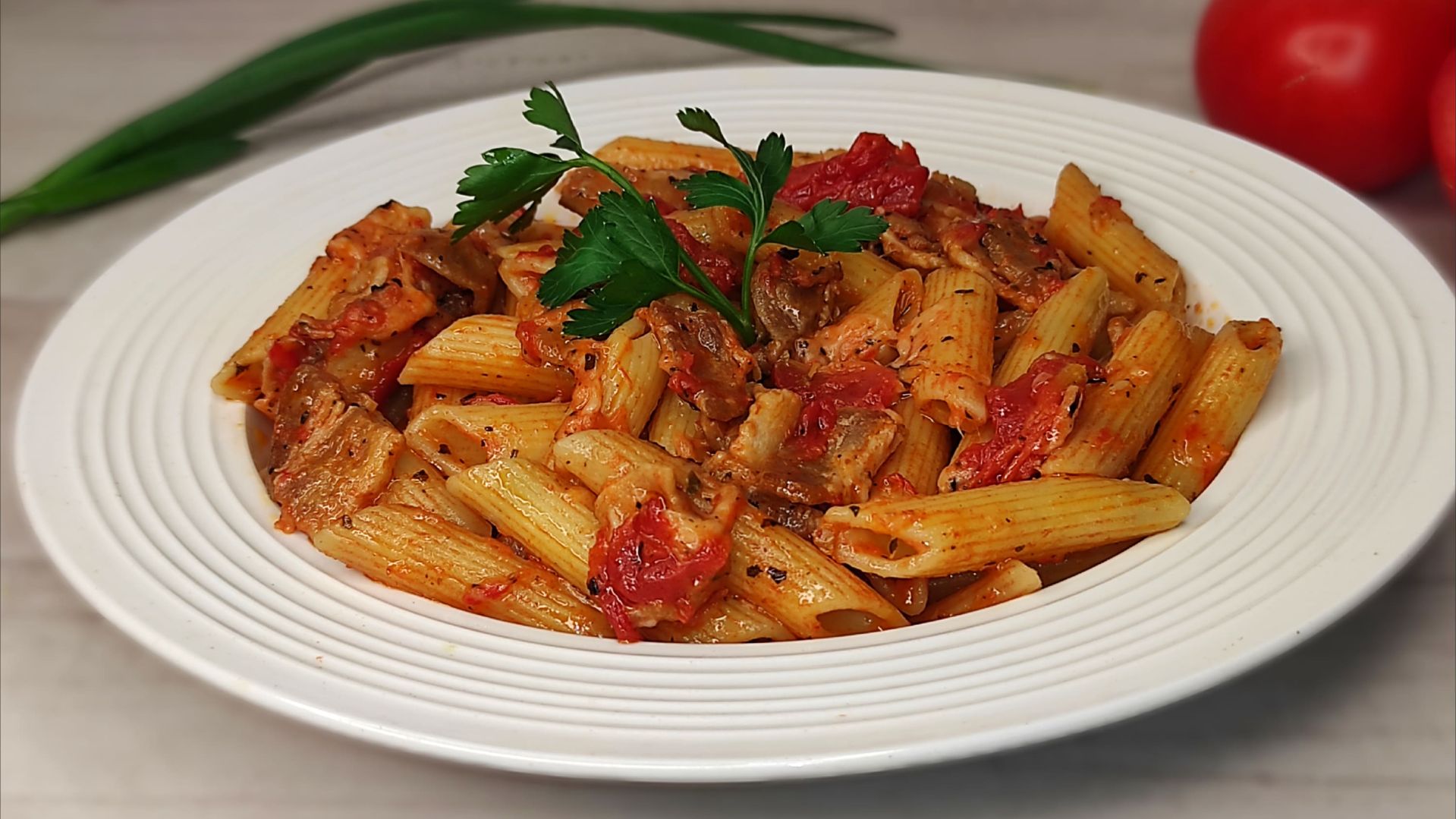 Паста с БЕКОНОМ  и помидорами и СЫРОМ. Макароны с ПОМИДОРАМИ и беконом.