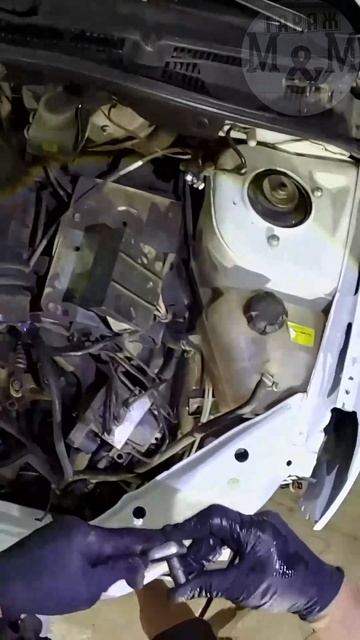 Lada granta Fl снятие расширительного бачка.