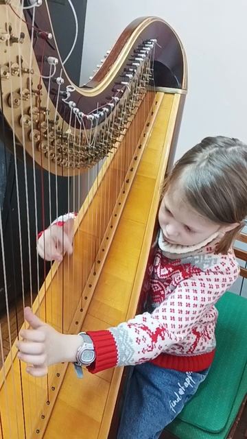 Упражнение с переносом рук наверх, уходим в нулевую октаву