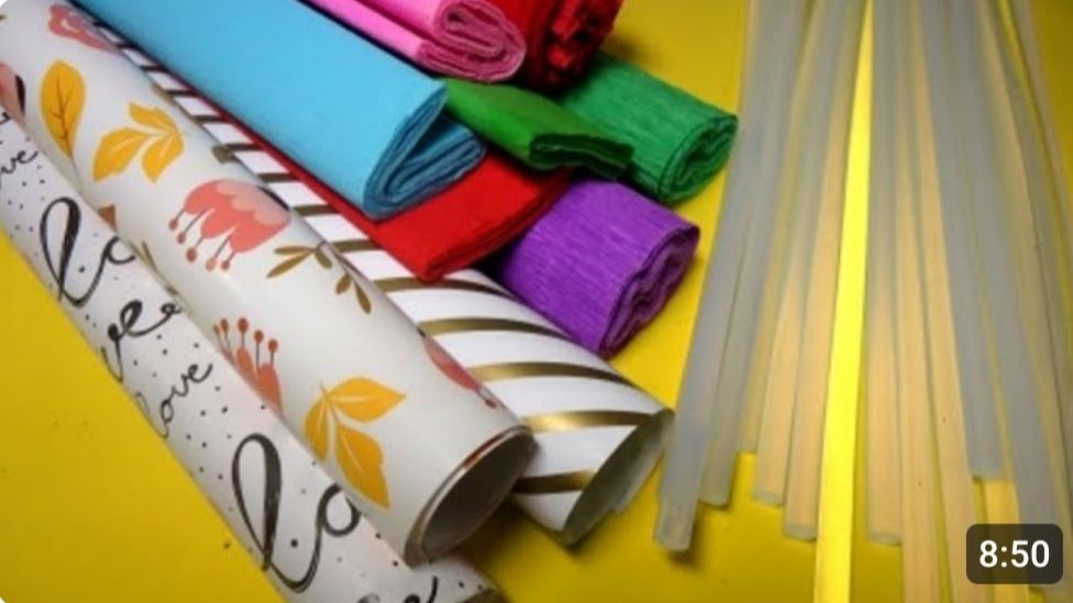 цветы с конфетами из гофрированной бумаги просто и быстро