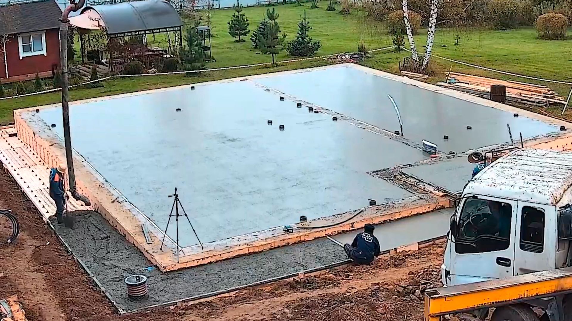 БЕТОННЫЕ ПОЛЫ ПО ГРУНТУ. ПРОКЛАДКА КАНАЛИЗАЦИИ, ЛИВНЕВКИ И УСТАНОВКА СЕПТИКА