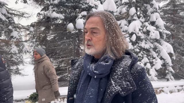 Я УЧАСТВОВАЛ В ЕГО ЖИЗНИ , ОН В МОЕЙ … НИКАС САФРОНОВ С СЫНОМ ОТКРОВЕННО НА ПОХОРОНАХ ОЛЕЙНИКОВА