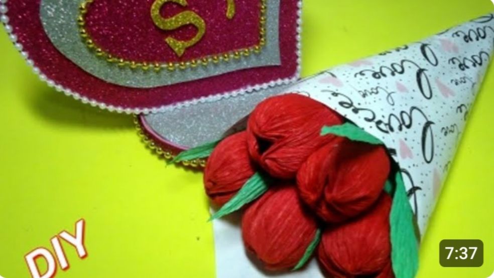 ГОФРИРОВАННАЯ  БУМАГА + КОНФЕТЫ