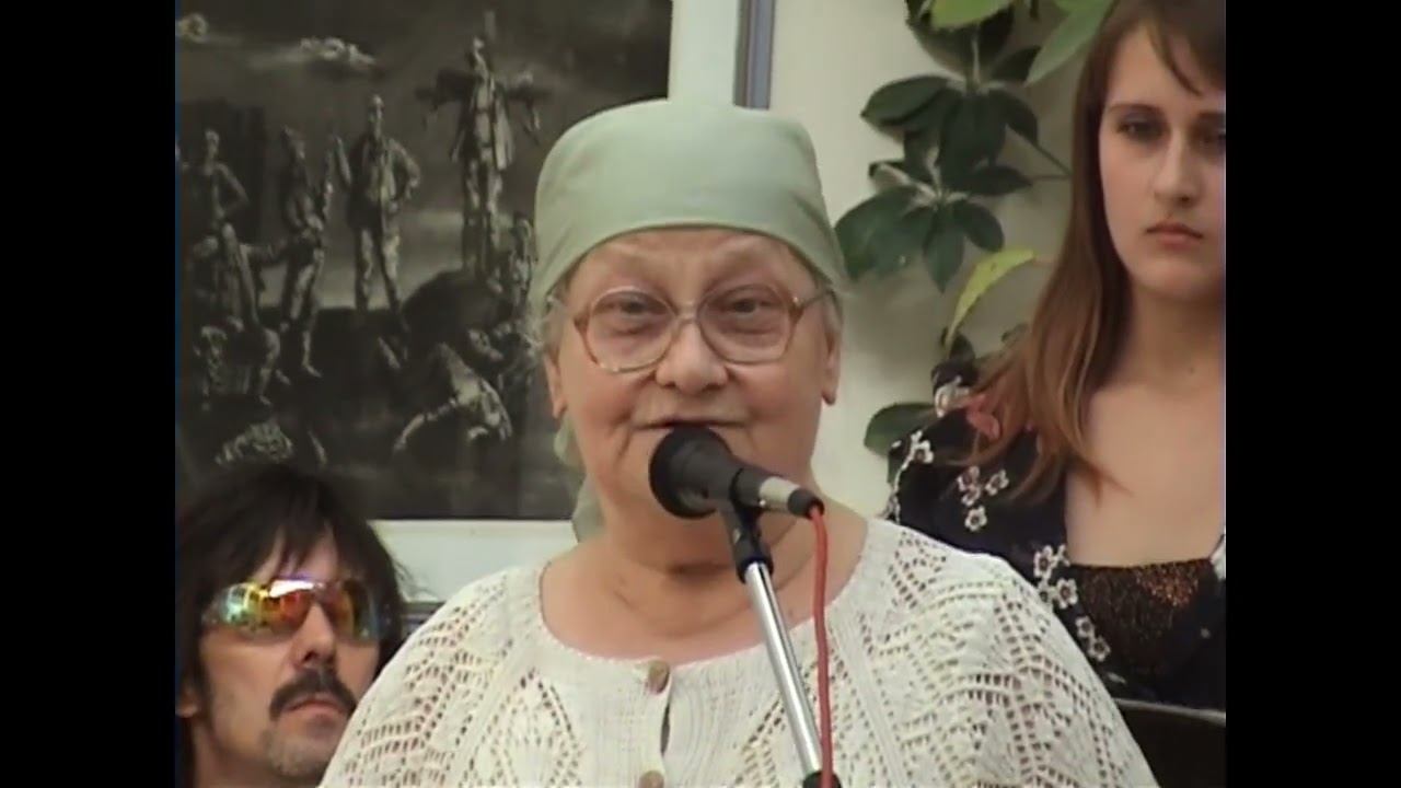 Выступает Ида Николаевна Лучинина. Выставка "Орловский эстамп" в ДХШ. 23 мая 2007 года