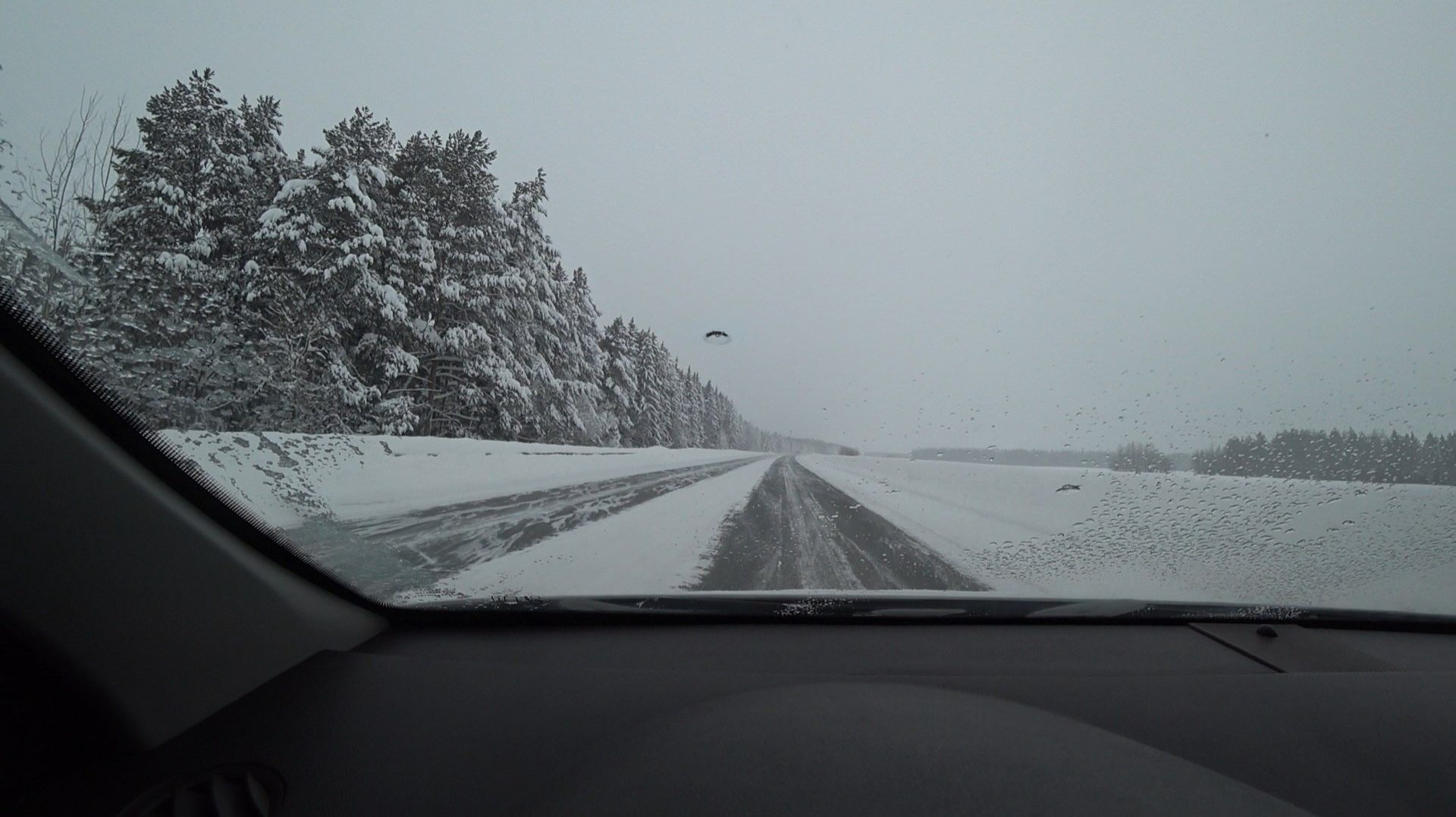 Этот год снегом перебор. Внучку привозим частенько. Живем в деревне.