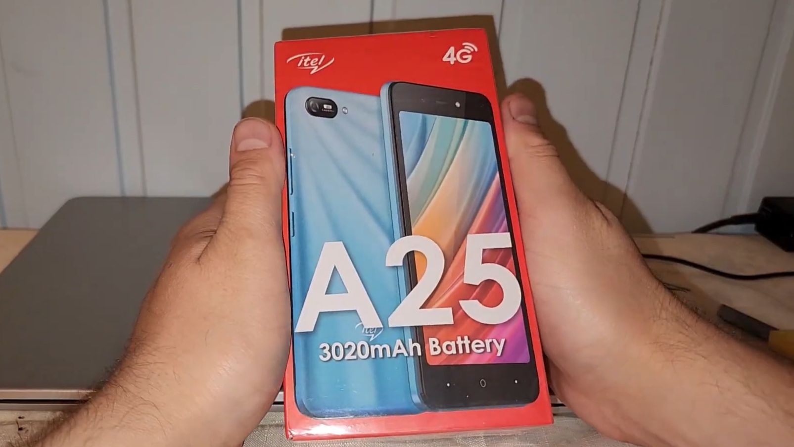 Лютый конкурент Айфону Itel A25 за 2 000 рублей!!