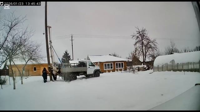 А столб обратно привезли