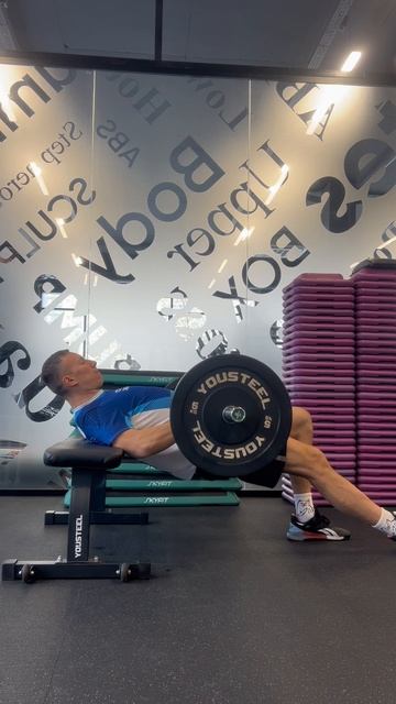 Ягодичный мост в Сплит-позиции