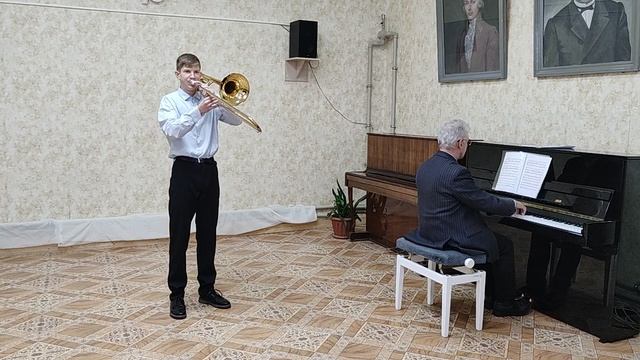 М. Таривердиев - Песня о далёкой Родине, Р. Паке - Концерт №1 для тромбона с оркестром.