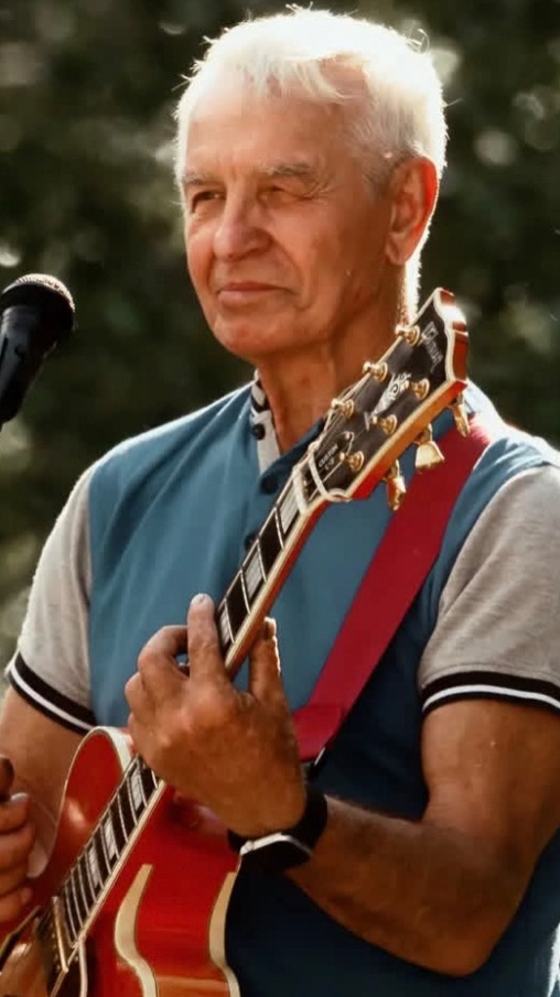 Александр Ковалев. Он пел, как дышал