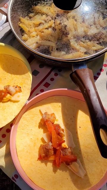 Карелия 2025. Бекон в сырном лаваше на гриле. Июль 2025г