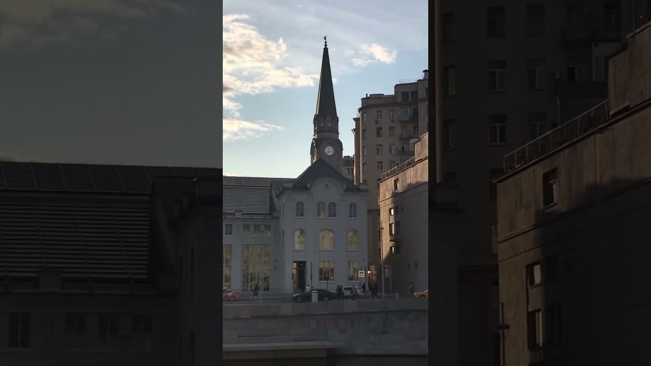 По набережным Москвы