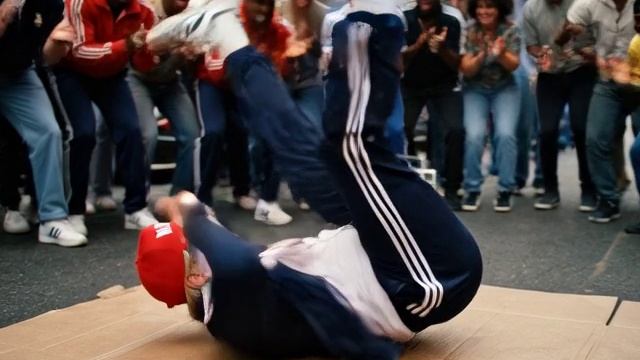 Трамп танцует брейк