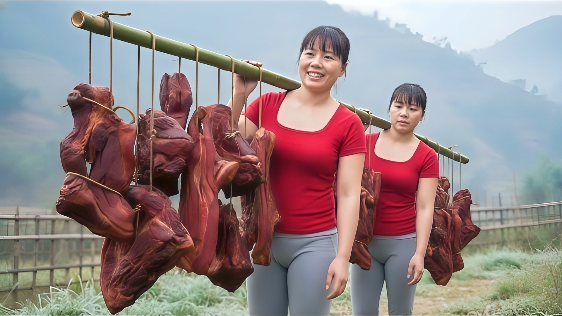 Морозным утром иду на рынок. Продаю копченую свинину, копченую рыбу и приношу домой щенка. Фуонг