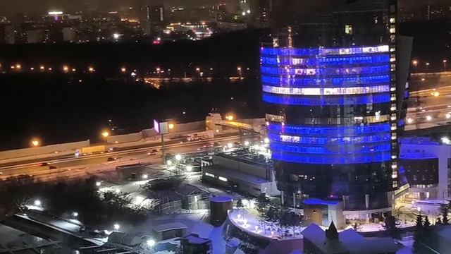 Ночной город, прогулка среди огней и тишины. Ночь открывает новый взгляд на привычный пейзаж.