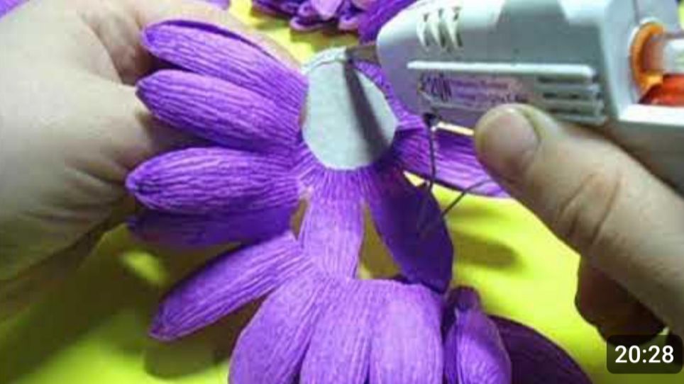 ГЕОРГИНА ИЗ ГОФРИРОВАННОЙ БУМАГИ ПРОСТО СВОИМИ РУКАМИ