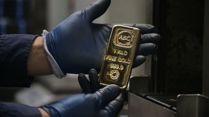 Золото и серебро продолжают дешеветь после резкого взлета