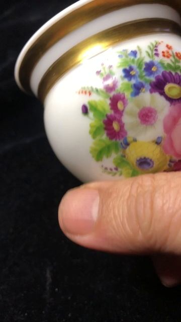 004 Французский антикварный фарфор из коллекции.