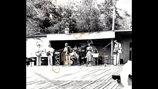 В.К.  БЕЛАЯ  СИРЕНЬ.  исп. ВИГ  Белые  ночи.  Музыкальный  руководитель  А.   Белых.  1982 г