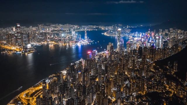 Ночной вид Гонконга с высоты птичьего полета: съемка дроном FullHD