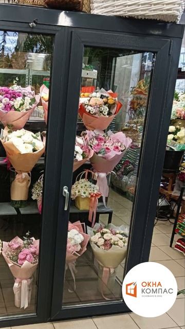 Витрина для цветов из ПВХ-профиля - Окна Компас