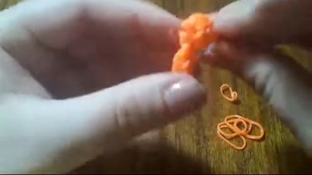 Плетём букву Л на крючке.