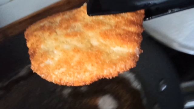 Шницель из куриной грудки и кускус с овощами за 15 минут