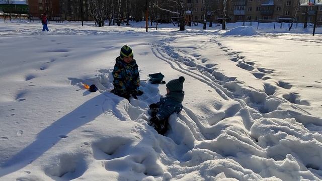 Пришел февраль принёс тепло, гуляем))