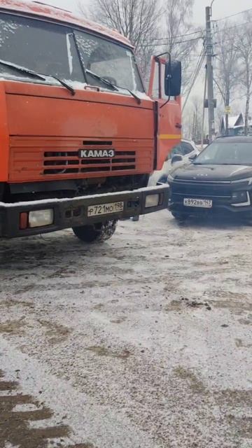 Камаз 721 самосвал. Воздушные трубки починили, машина поехала.