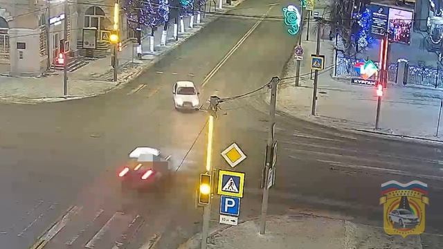 Автомобиль на скорости влетел в другой на перекрёстке Кургана