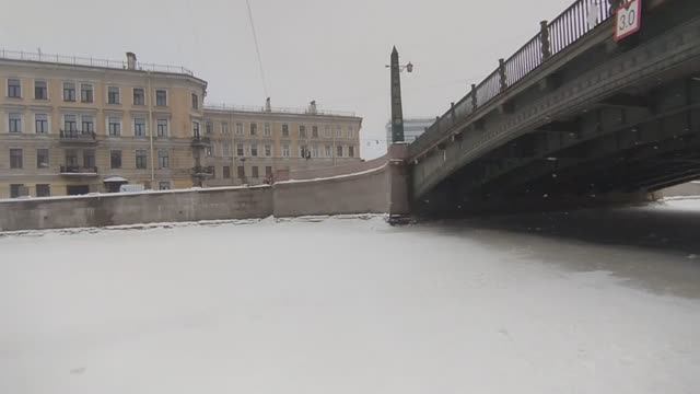 Зимняя пешая прогулка по рекам и каналам Петербурга.