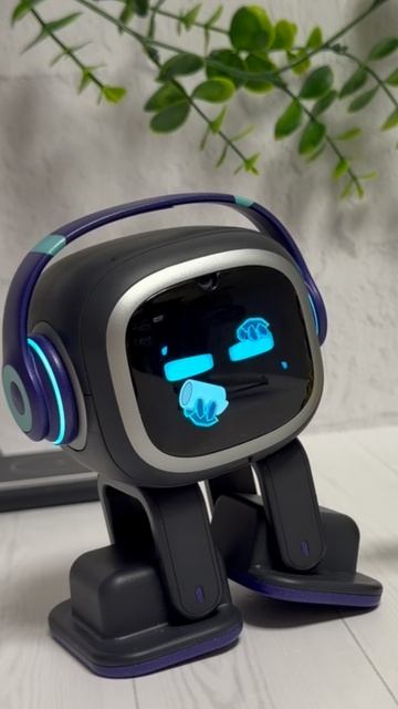 Робот Emo пошел в туалет