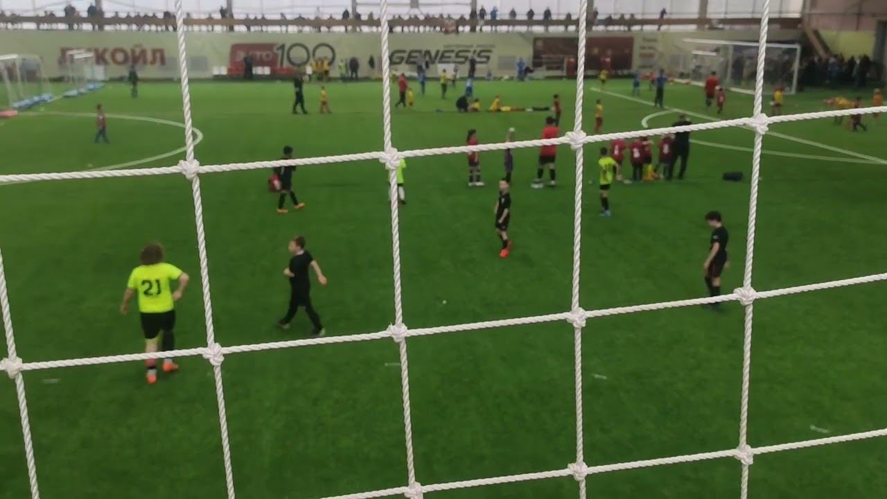 Папа года кричит на матче: это очень смешно