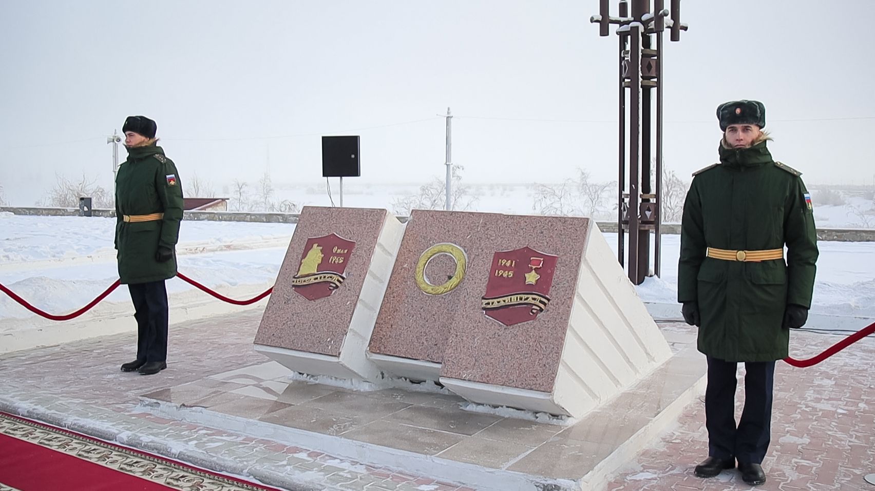 Депутаты Ил Тумэна возложили цветы в честь 83-летия разгрома вермахта в Сталинградской битве