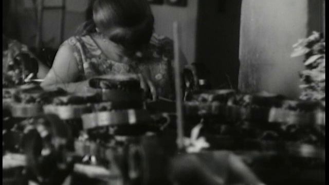 Сюжет о работницах Армавирского электротехнического завода. Конец 1960-х гг.