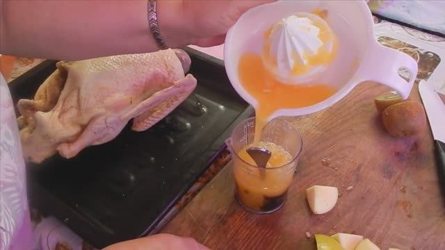 РЕЦЕПТ. МУСКУСНАЯ ИНДОУТКА, В МАРИНАДЕ..... ГОТОВИМ В ДУХОВКЕ, В МАРМИТЕ....