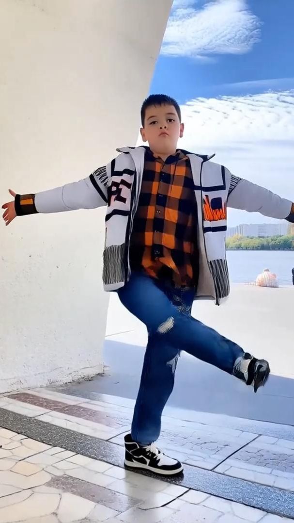 Я ХОЧУ ВИДЕТЬ ЭТО СНОВА И СНОВА_МАМА, Я - ТАНЦОР!!!