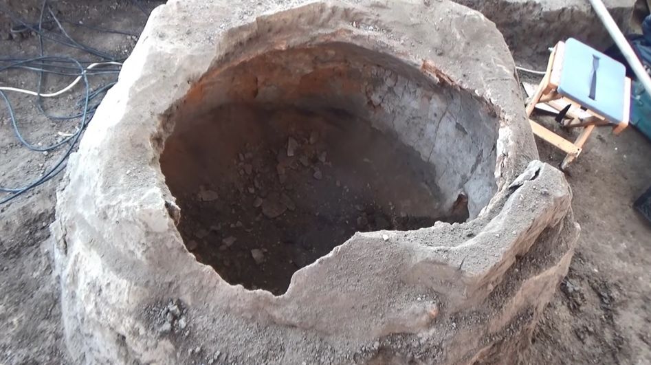 Хлебный тандыр на раскопе по улице Ленинградской, 64